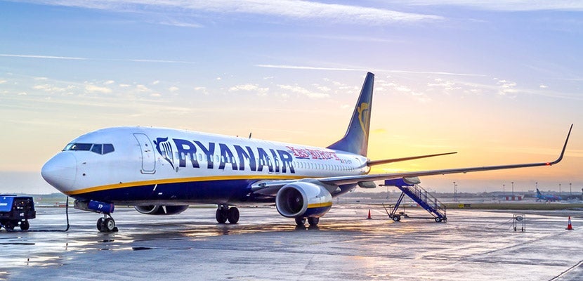 Airlines Are Poaching Ryanair's Angry Pilots and Cabin Crew - The ...