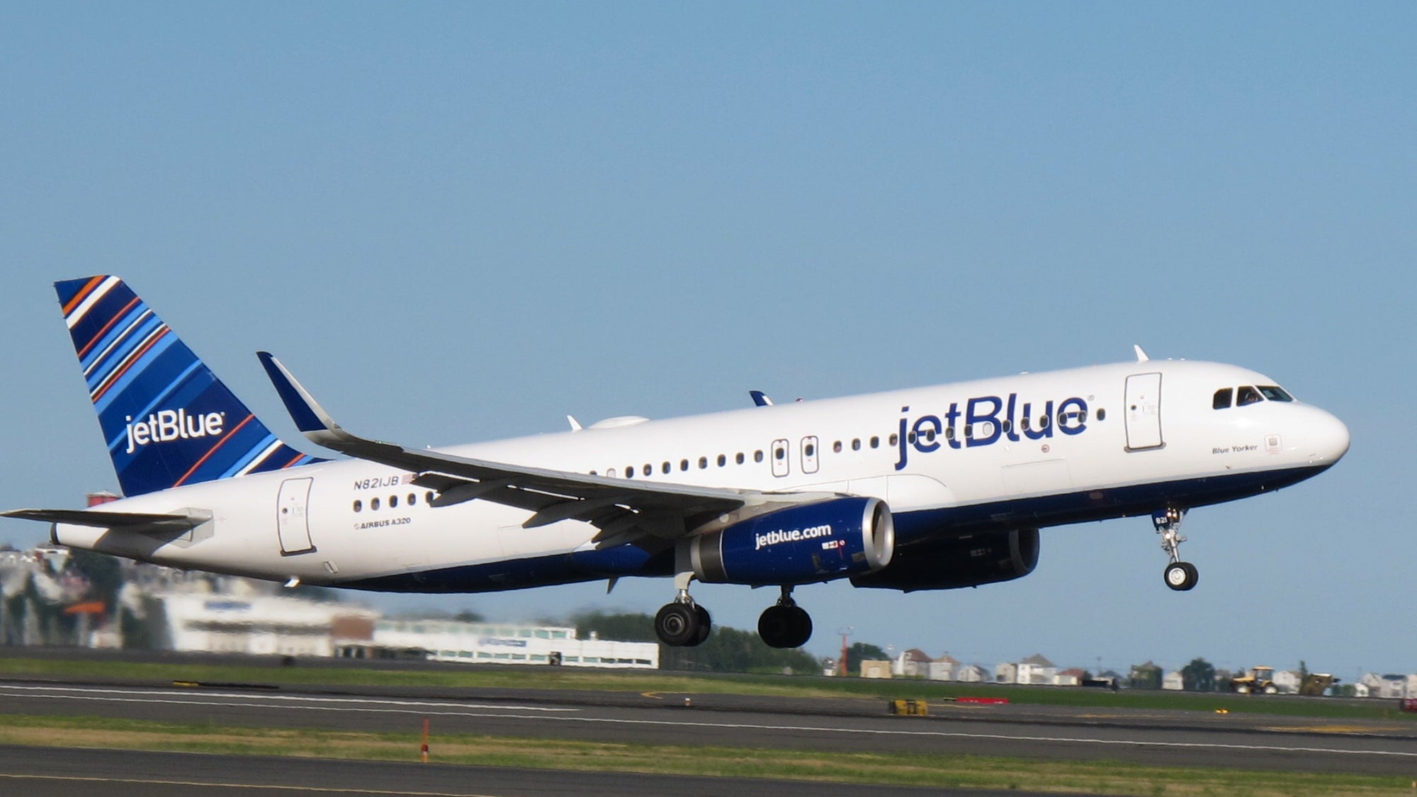 does jetblue fly to colorado