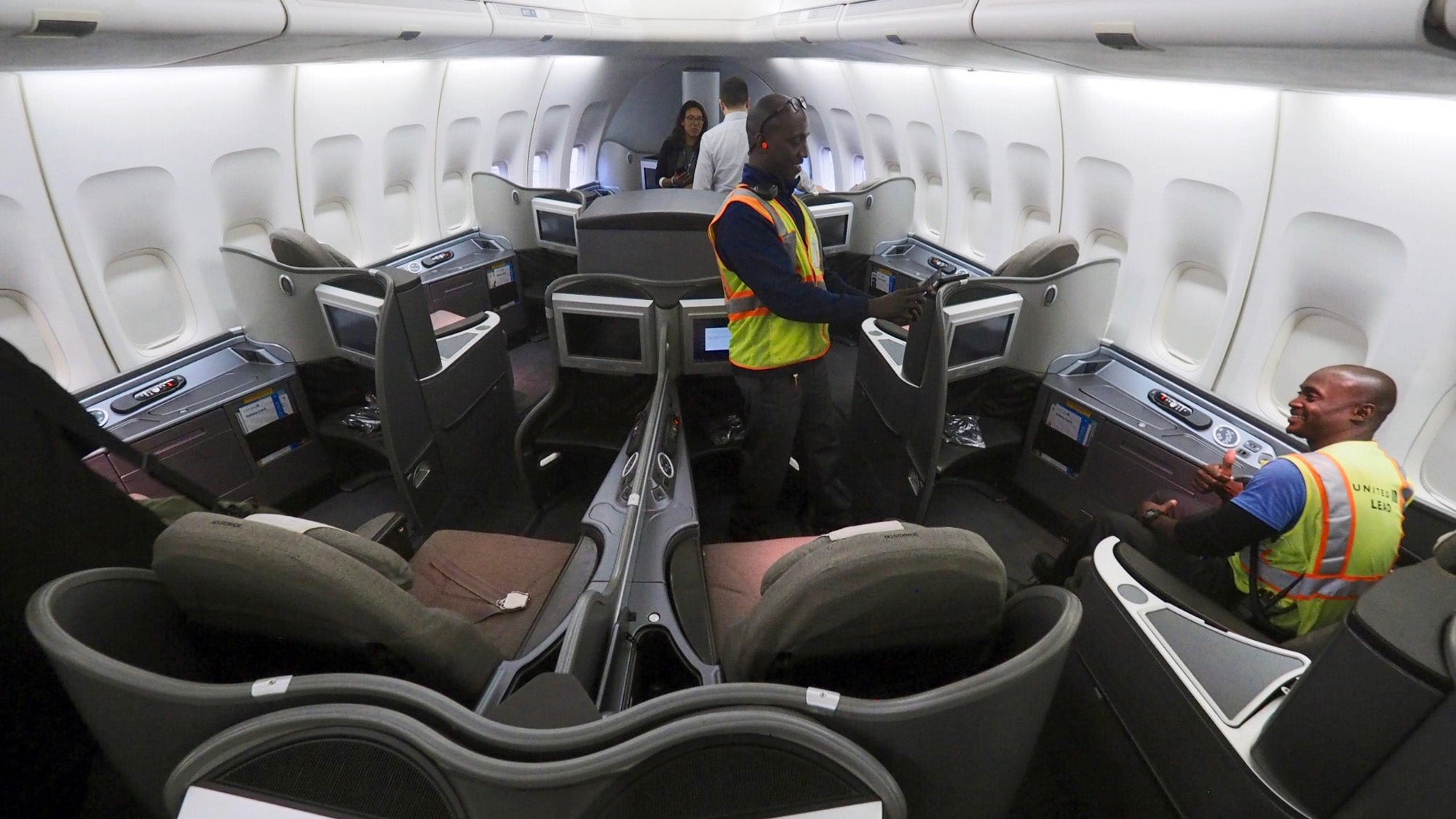 inside united 747