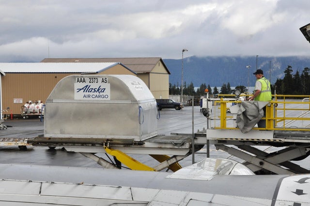 On the Final 'Milk Run' of Alaska Airlines' Unique 737 Combi - The ...