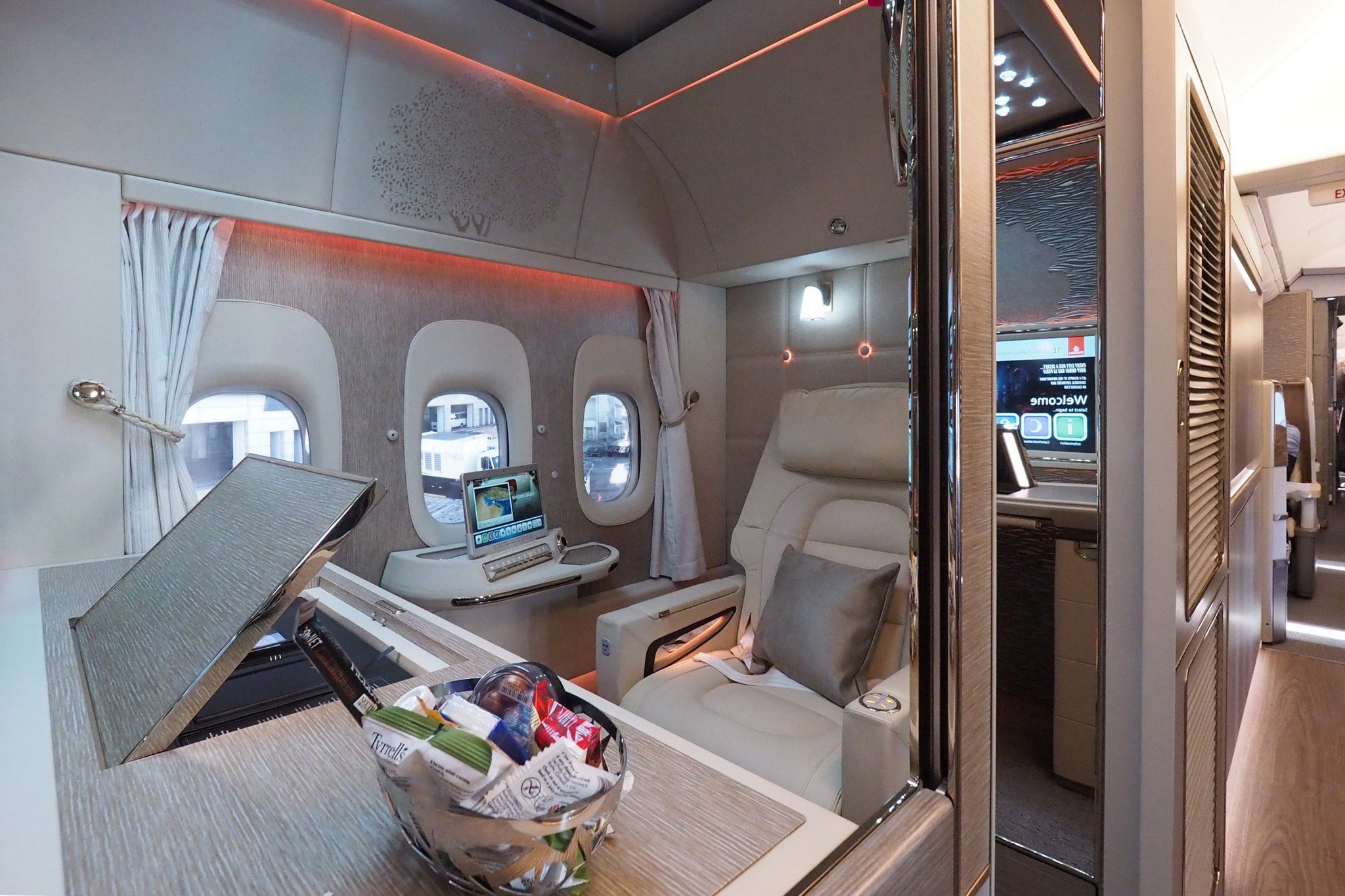 The Ultimate Guide to Emirates First Class - The Points Guy