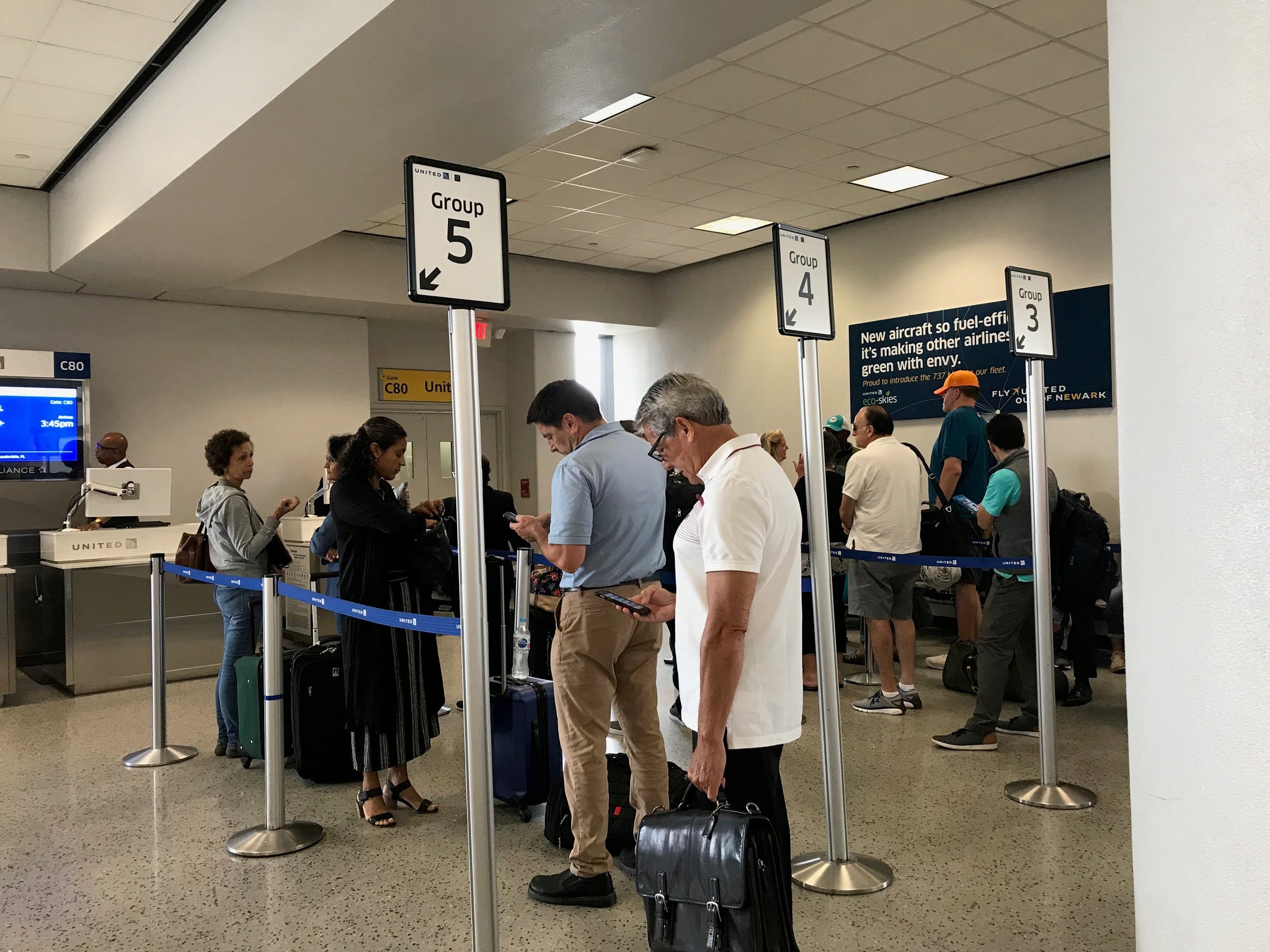 United Updates Its Boarding Process, Creates New Signage - The Points Guy