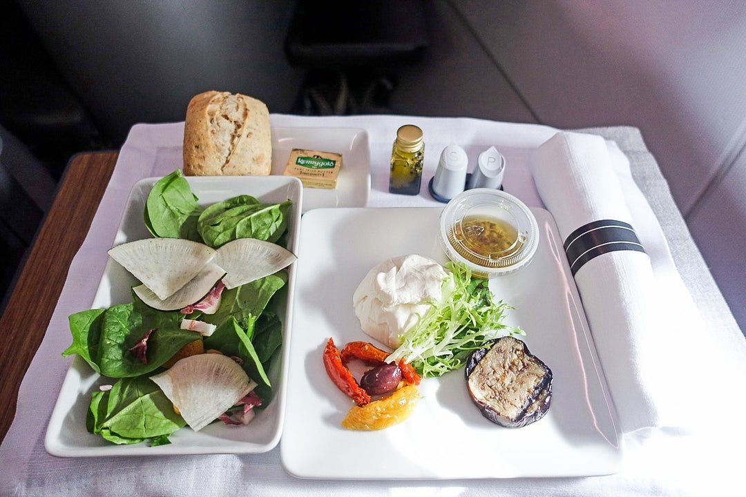 Which Airlines Serve Meals in Domestic First Class? - The Points Guy