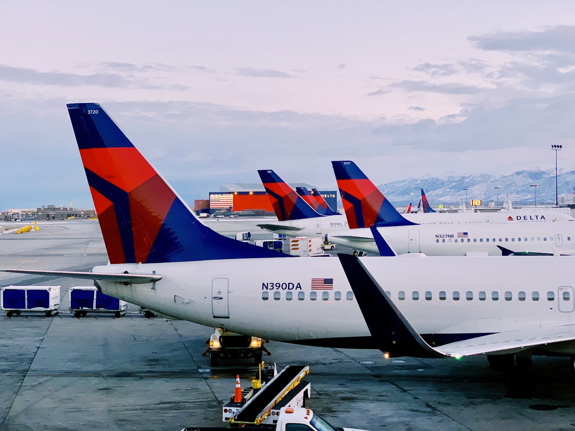 How to research the plane you're flying on - The Points Guy