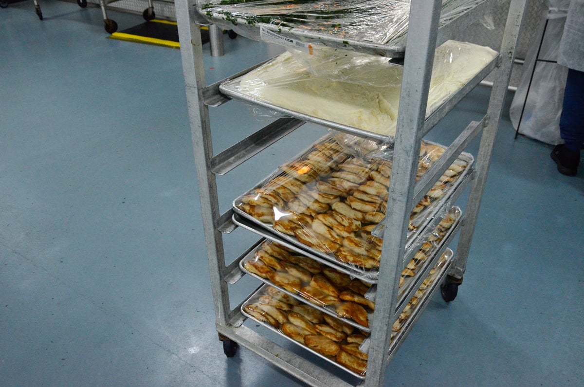 Gate Gourmet: How Airline Food Is Prepared - The Points Guy