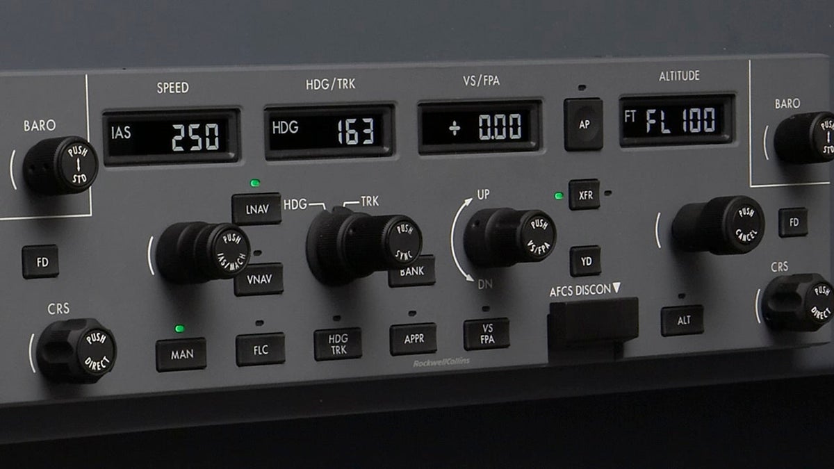 Meet George: When Do Airline Pilots Turn on the Autopilot? - The Points Guy