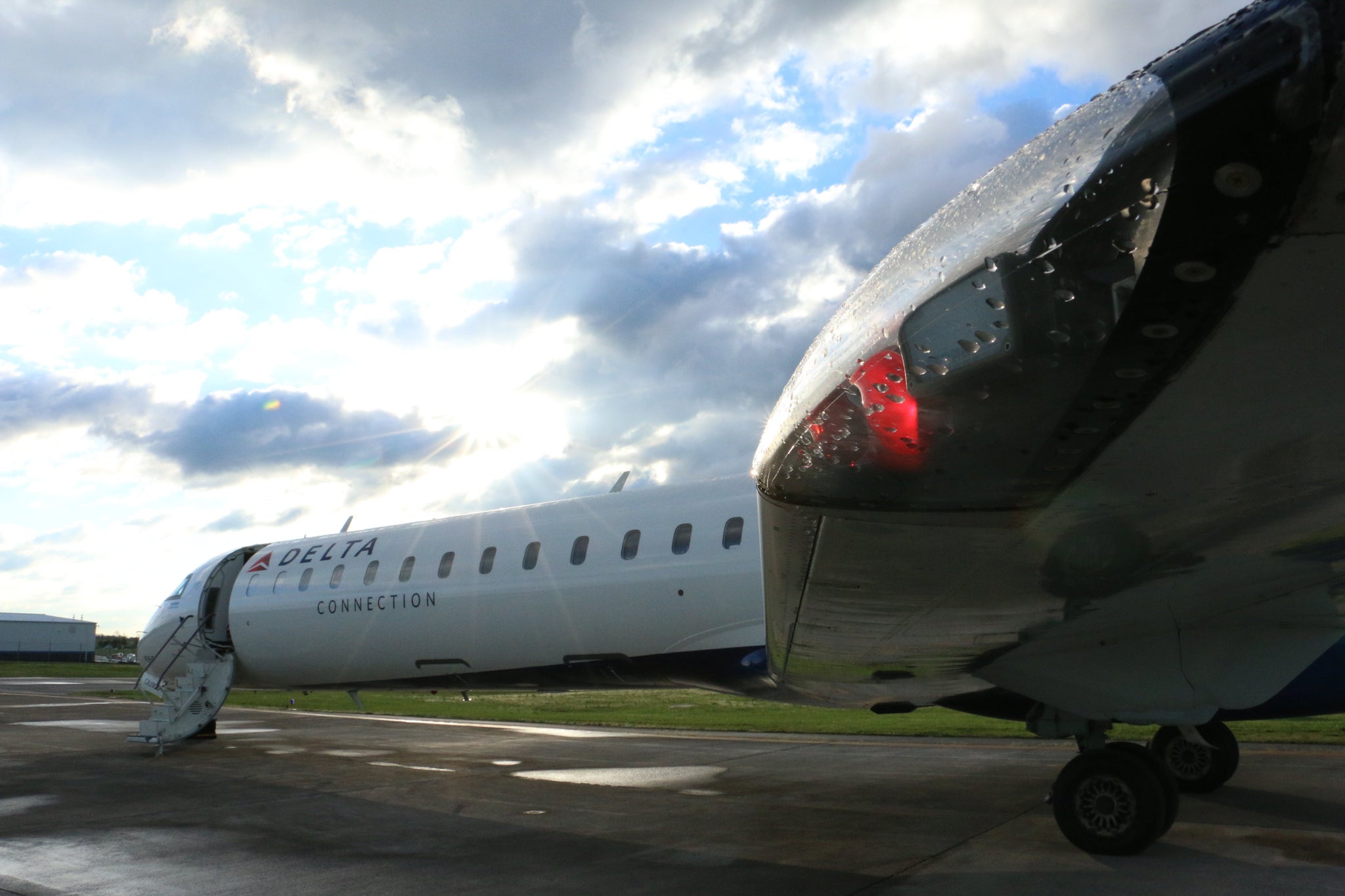 Get to Know America's Largest Regional Airlines - The Points Guy