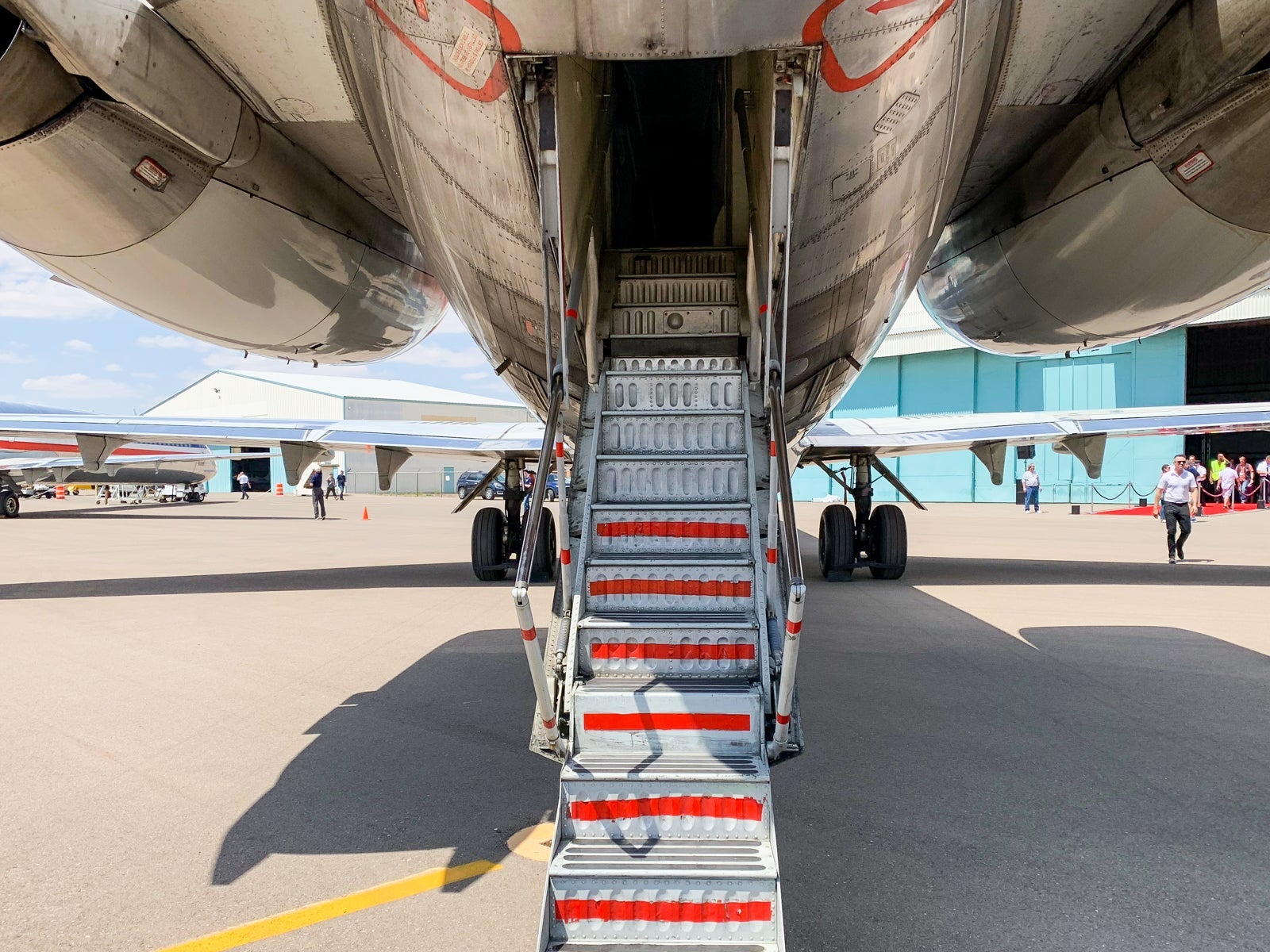 Behind the scenes: American sends retired MD-80s to 'boneyard' in ...