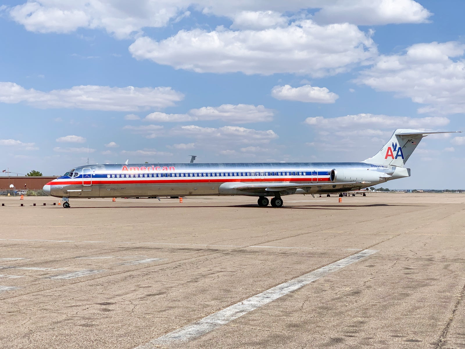Behind the scenes: American sends retired MD-80s to 'boneyard' in ...