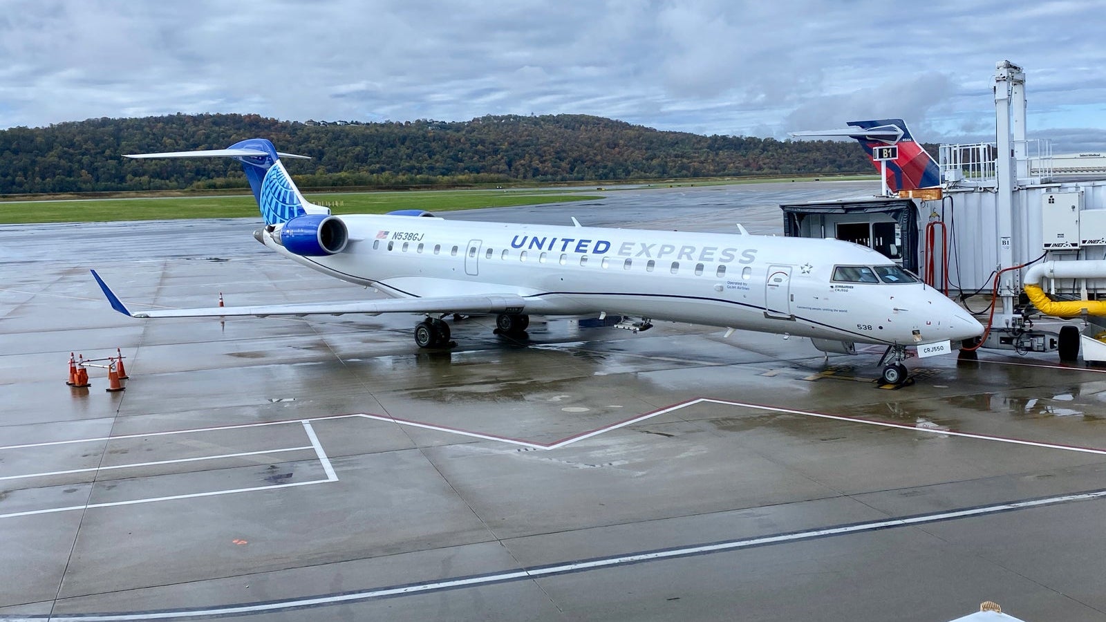 united express regional jets