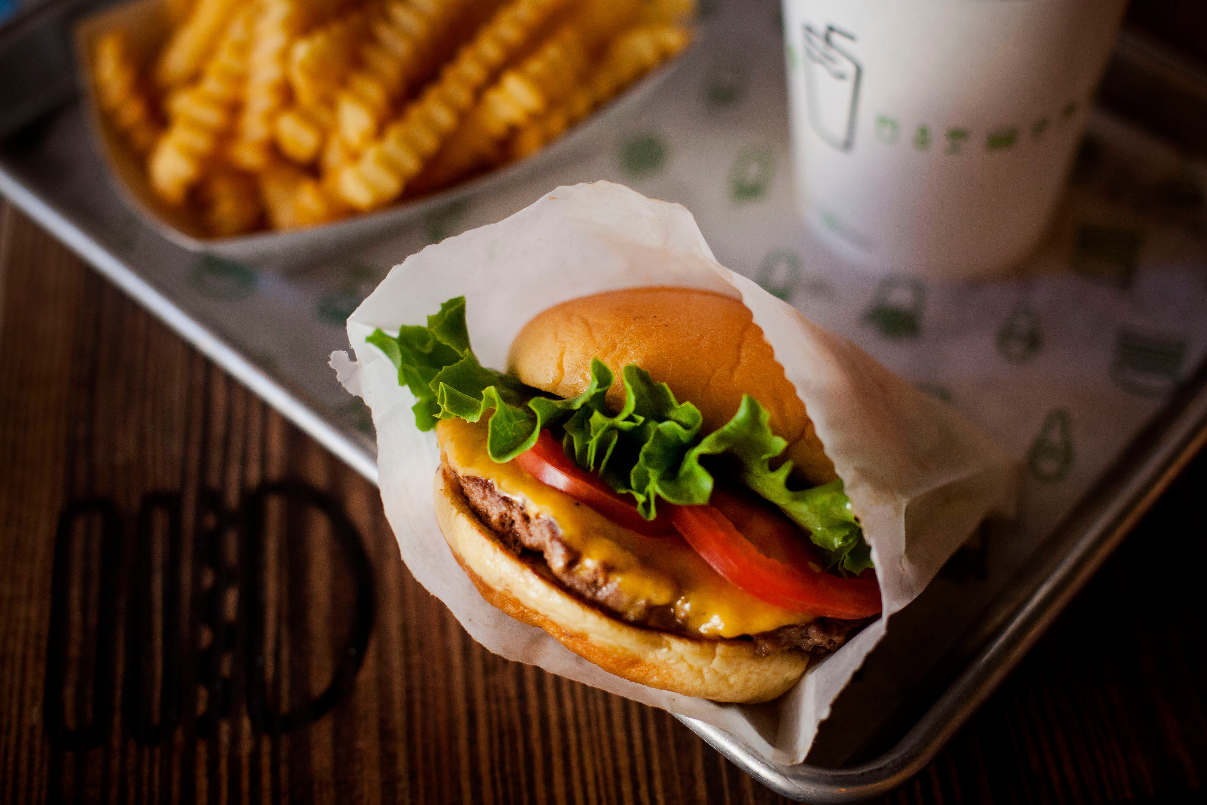 This Chicago hotel offers world's only Shake Shack in-room dining ...