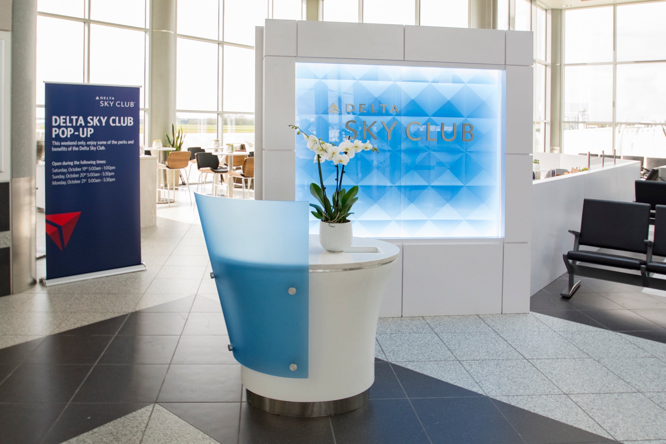 Delta surprises passengers with pop-up Sky Clubs - The Points Guy