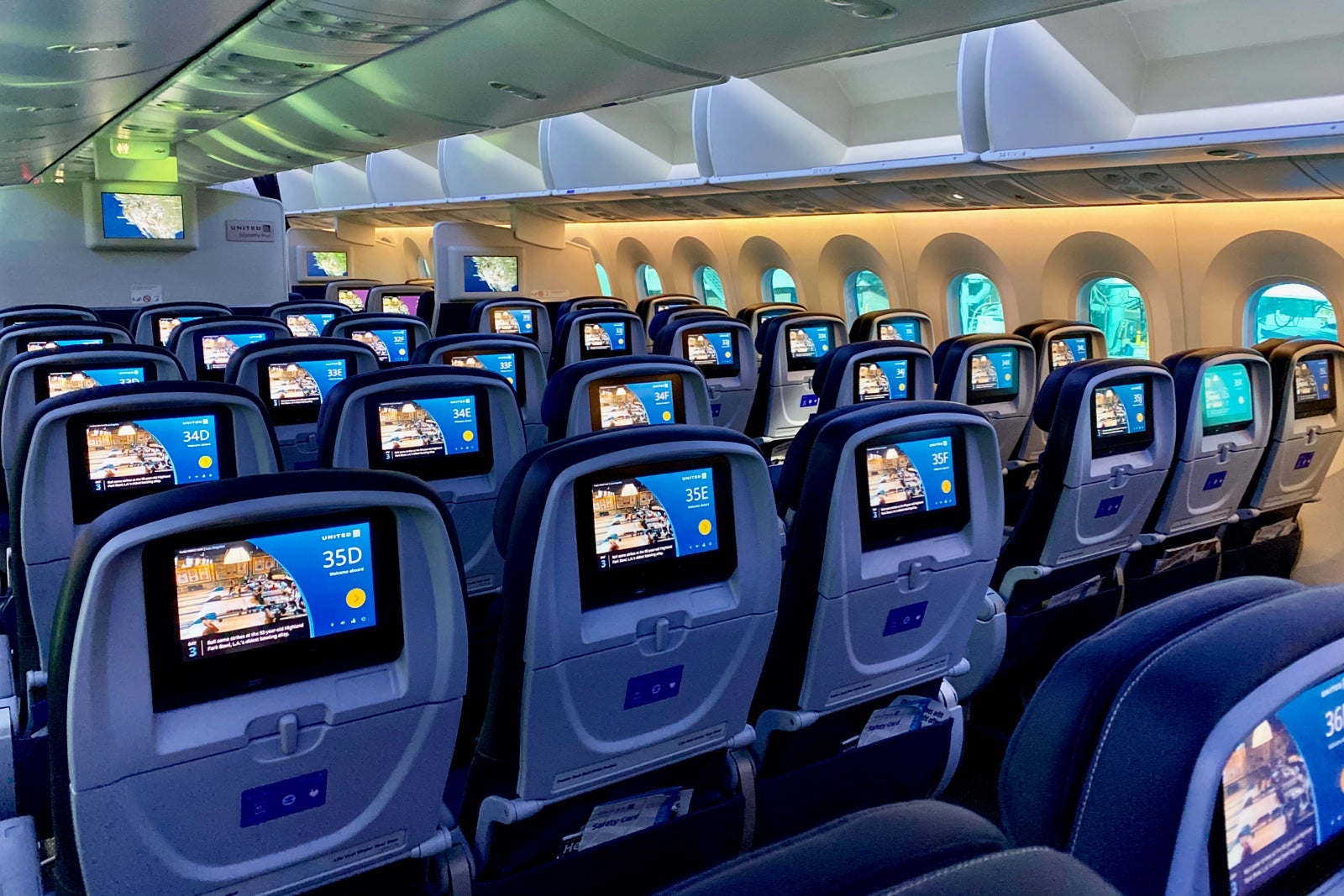 boeing 787 inside seating