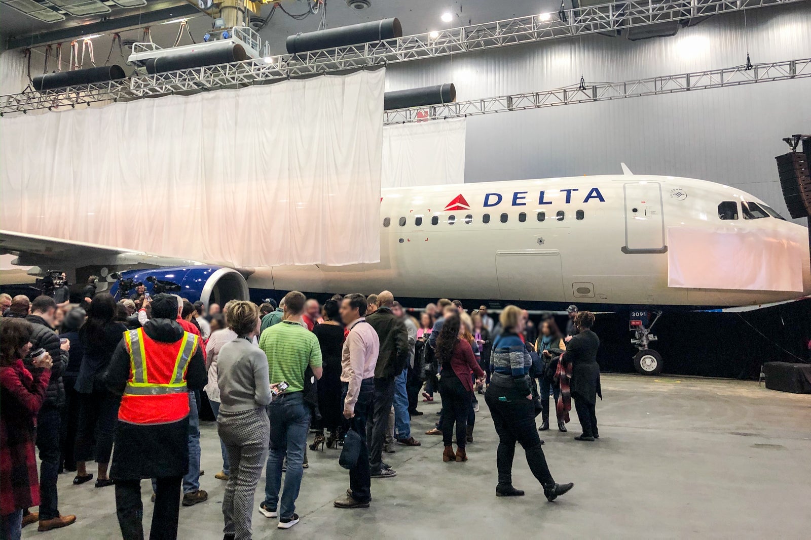 Delta unveils 'thank you' livery on Airbus A321 - The Points Guy