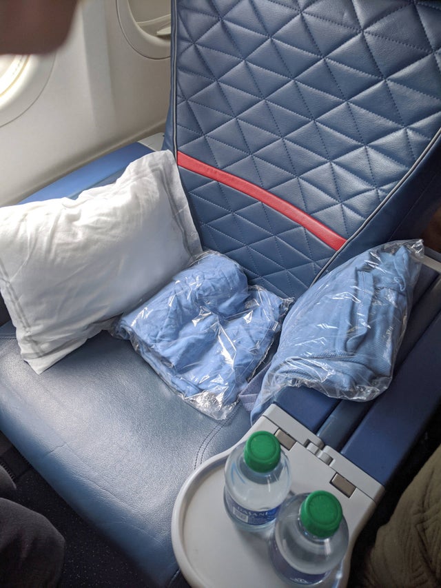 Review: Delta's Boeing 717 in first class, LGA to Chicago - The Points Guy
