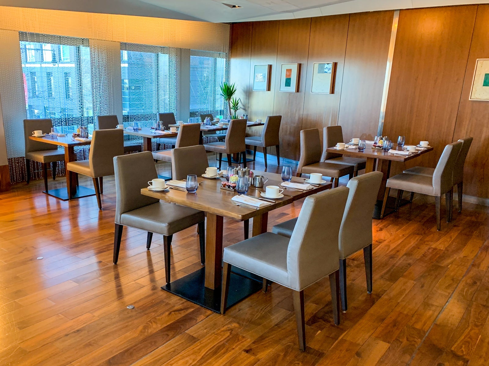 Trying out the new Hilton Honors 'breakfast' benefit for elite members ...