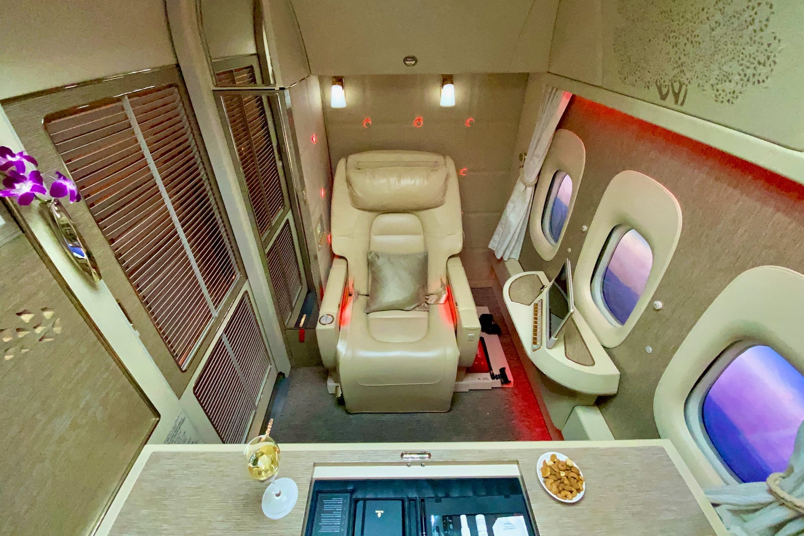 Review: Emirates' game-changer first-class suite - The Points Guy