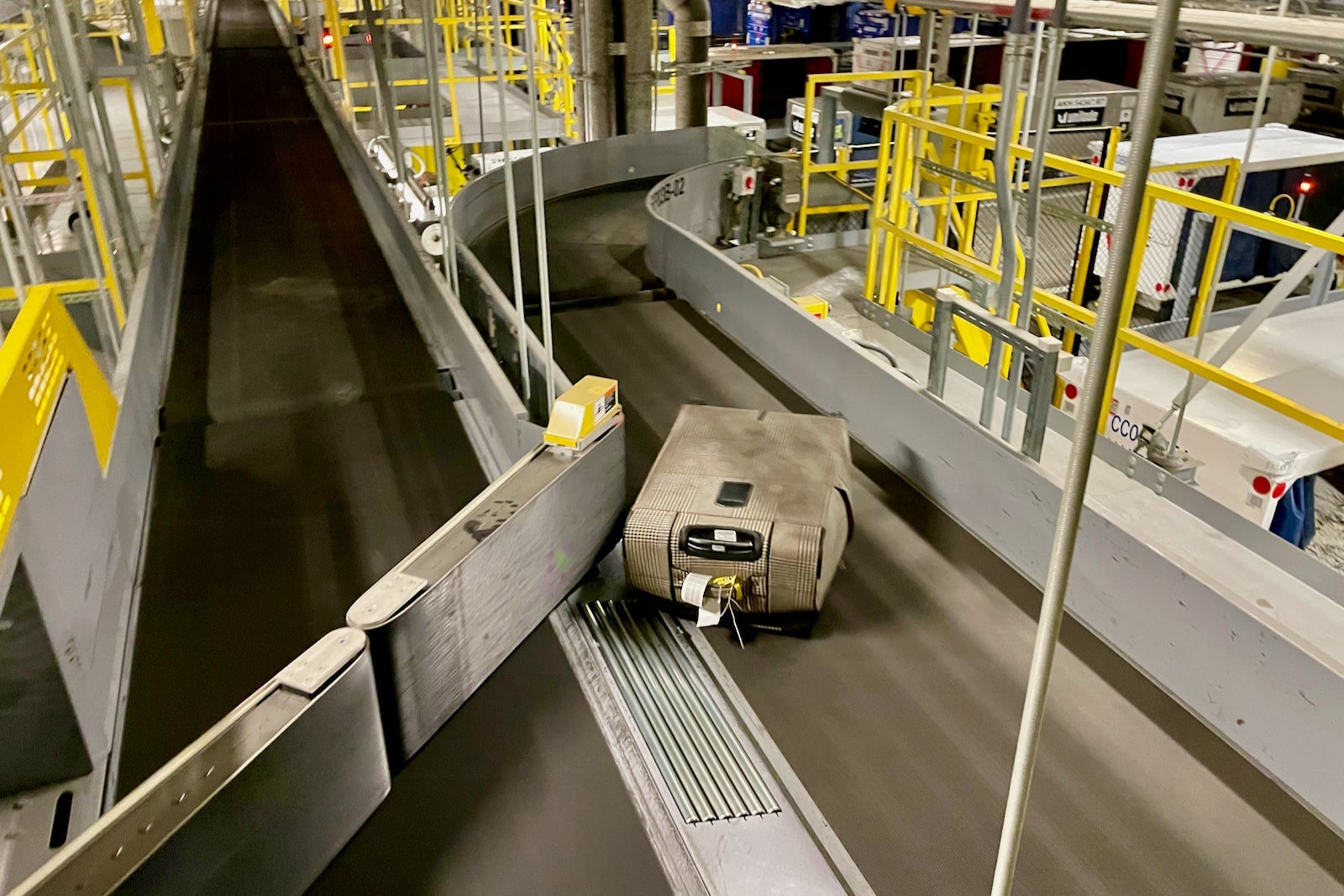 Behind the scenes: LaGuardia’s massive baggage handling system - The ...