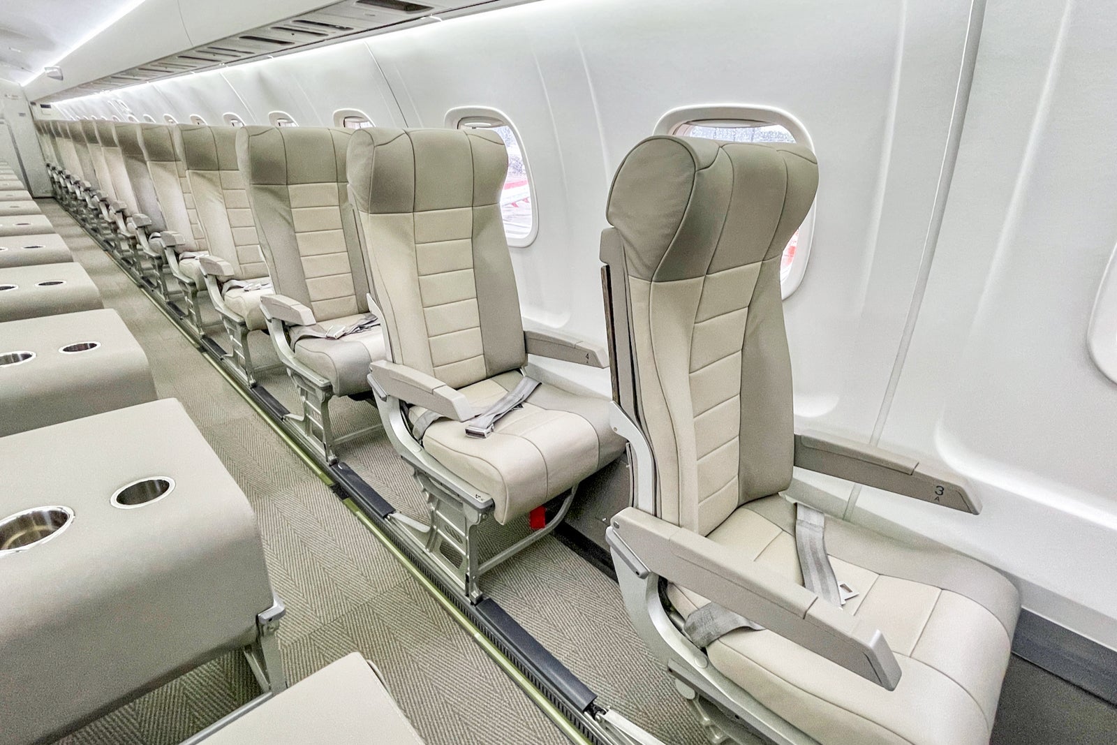 Behind the scenes: Touring JSX's ultra-spacious 1-1-configured jet ...
