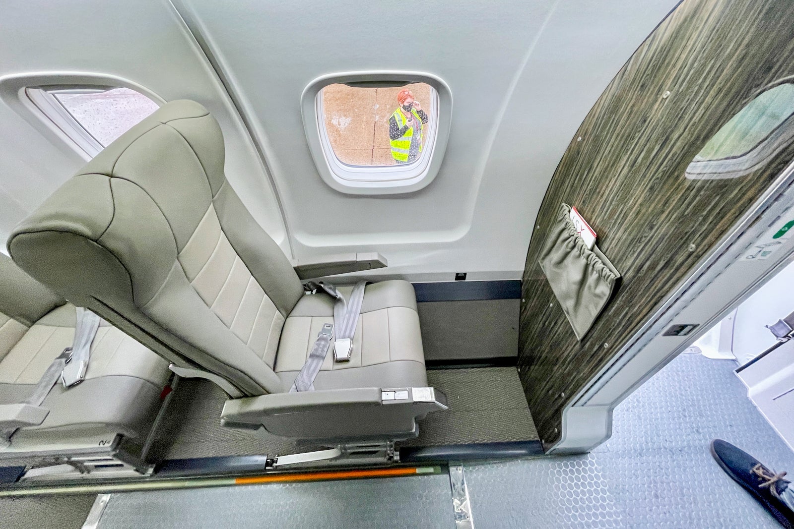 Behind the scenes: Touring JSX's ultra-spacious 1-1-configured jet ...