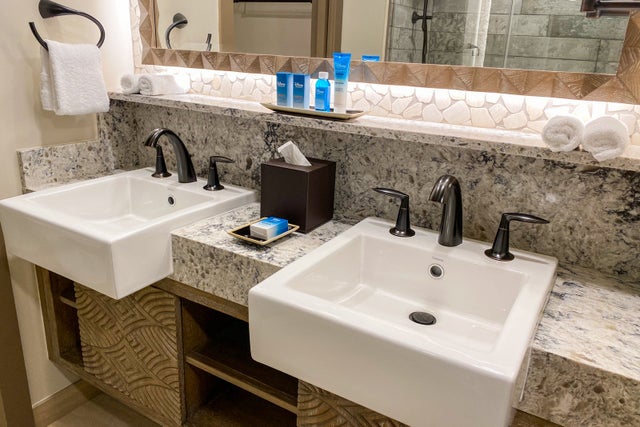 Sneak peek inside yet-to-reopen Disney Polynesian rooms with all-new ...