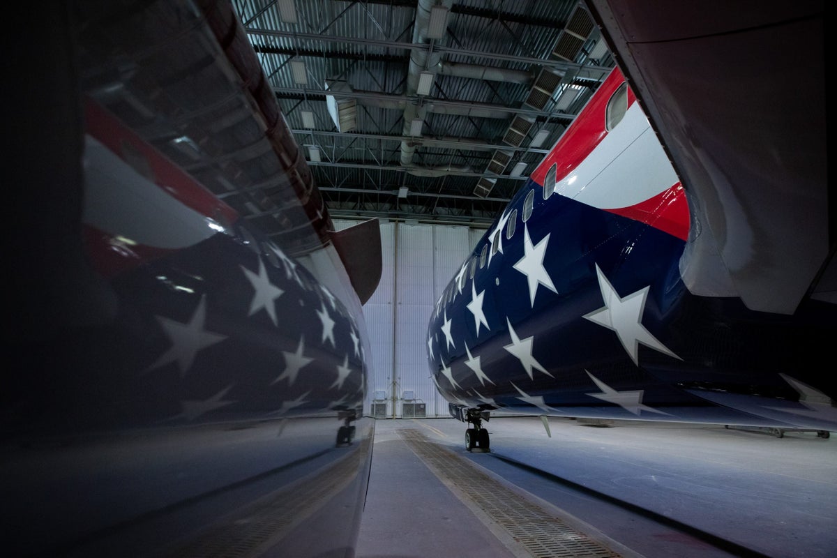 Southwest unveils new 'freedom' livery, gives workers 50,000 points ...