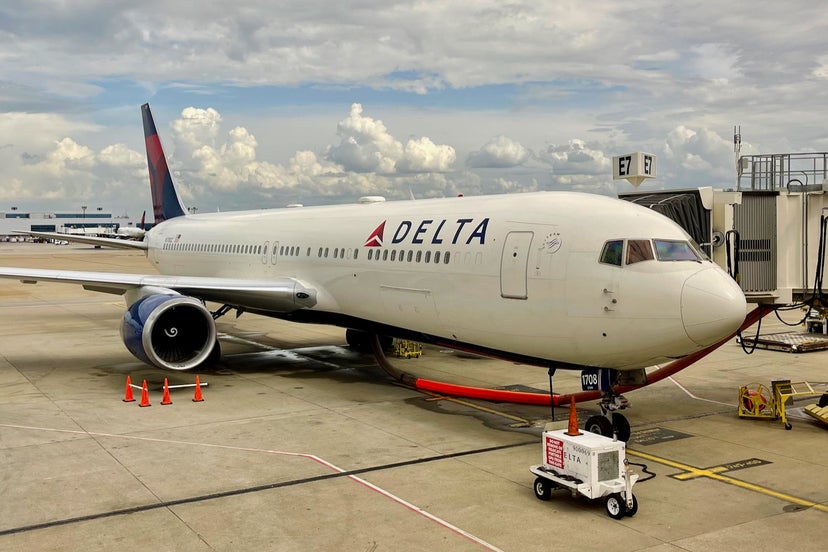 Onboard Delta's first retrofitted Boeing 767 with snazzy new cabins ...