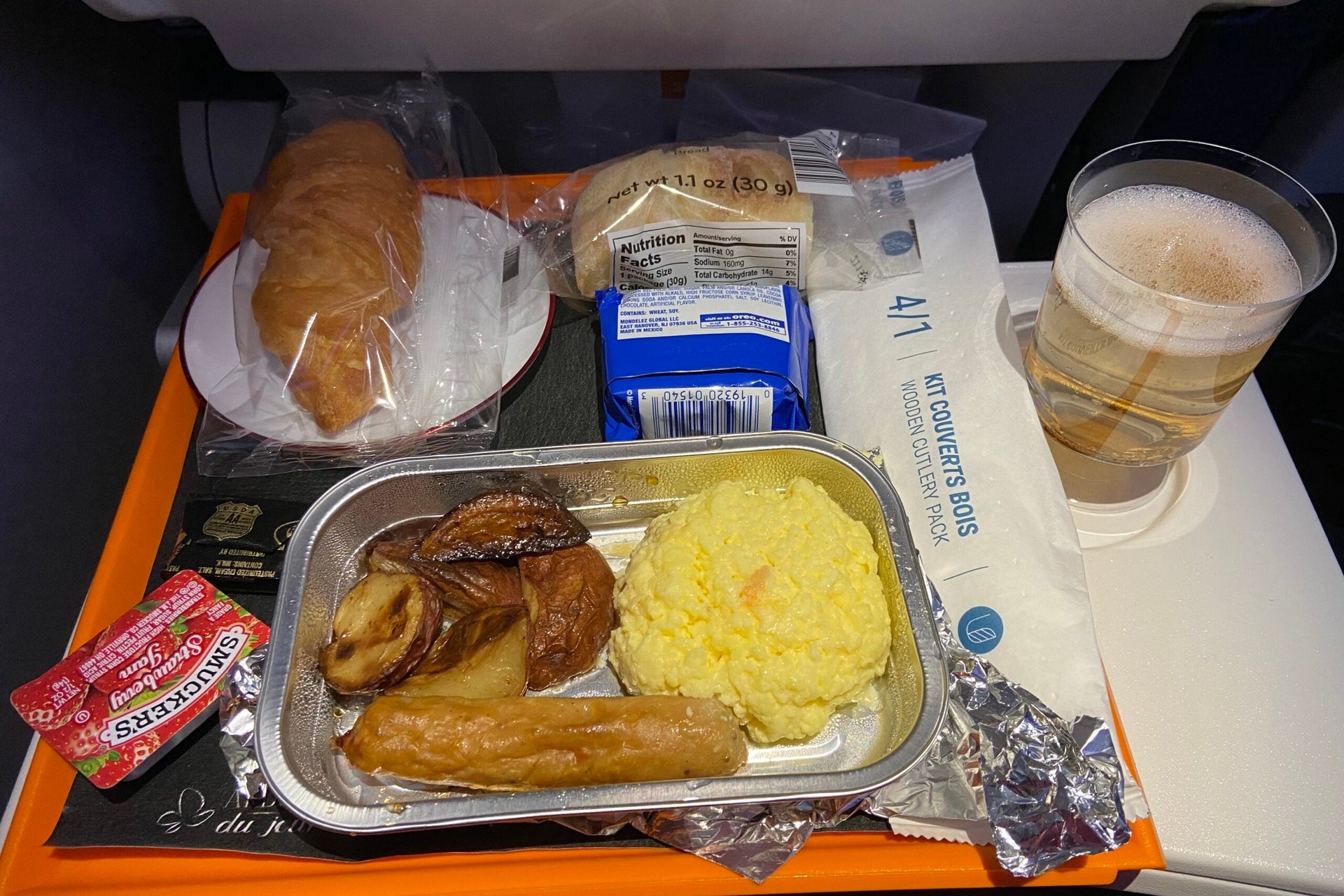 Cabin showdown: Premium vs. economy on French Bee - The Points Guy