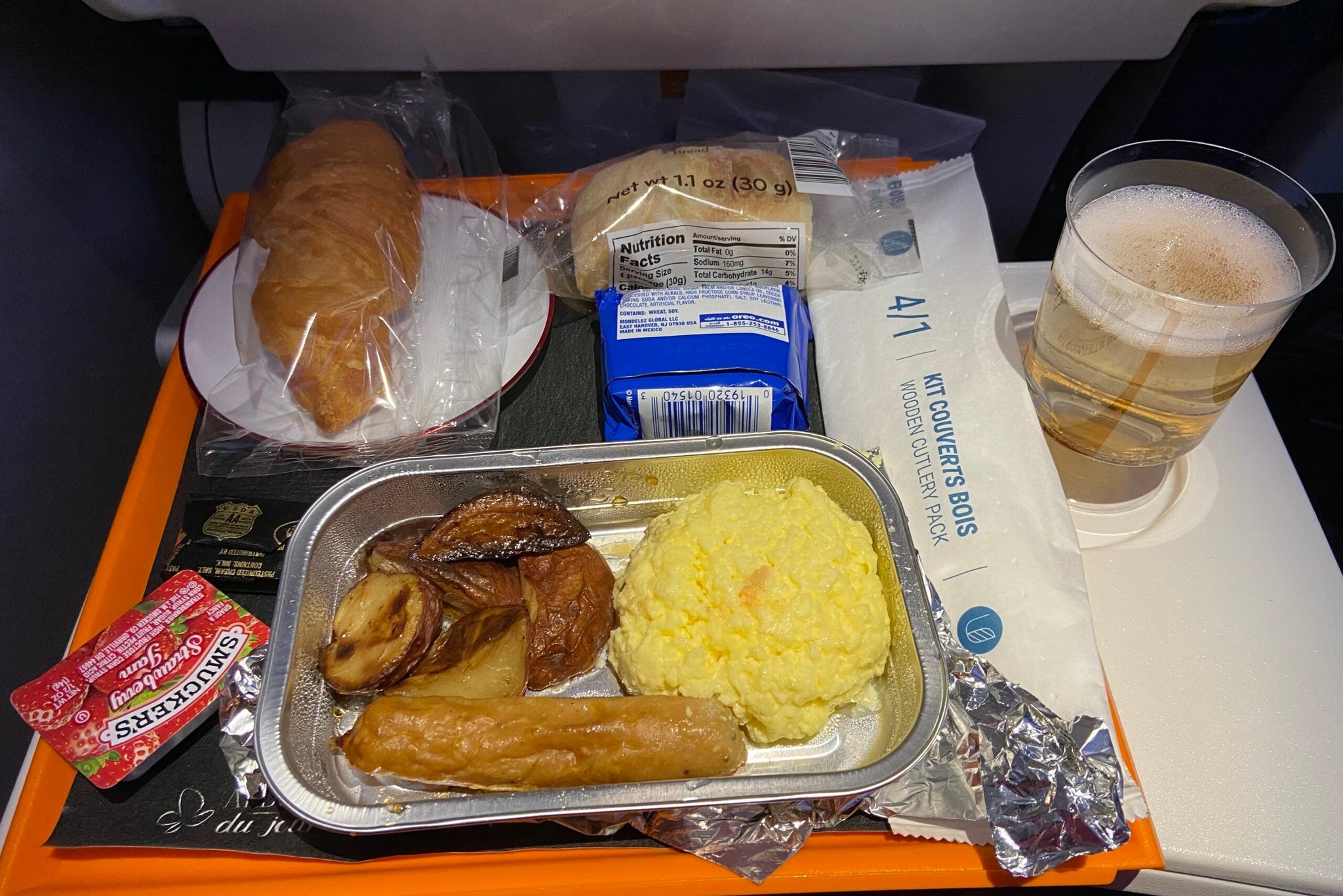 Cabin showdown: Premium vs. economy on French Bee - The Points Guy