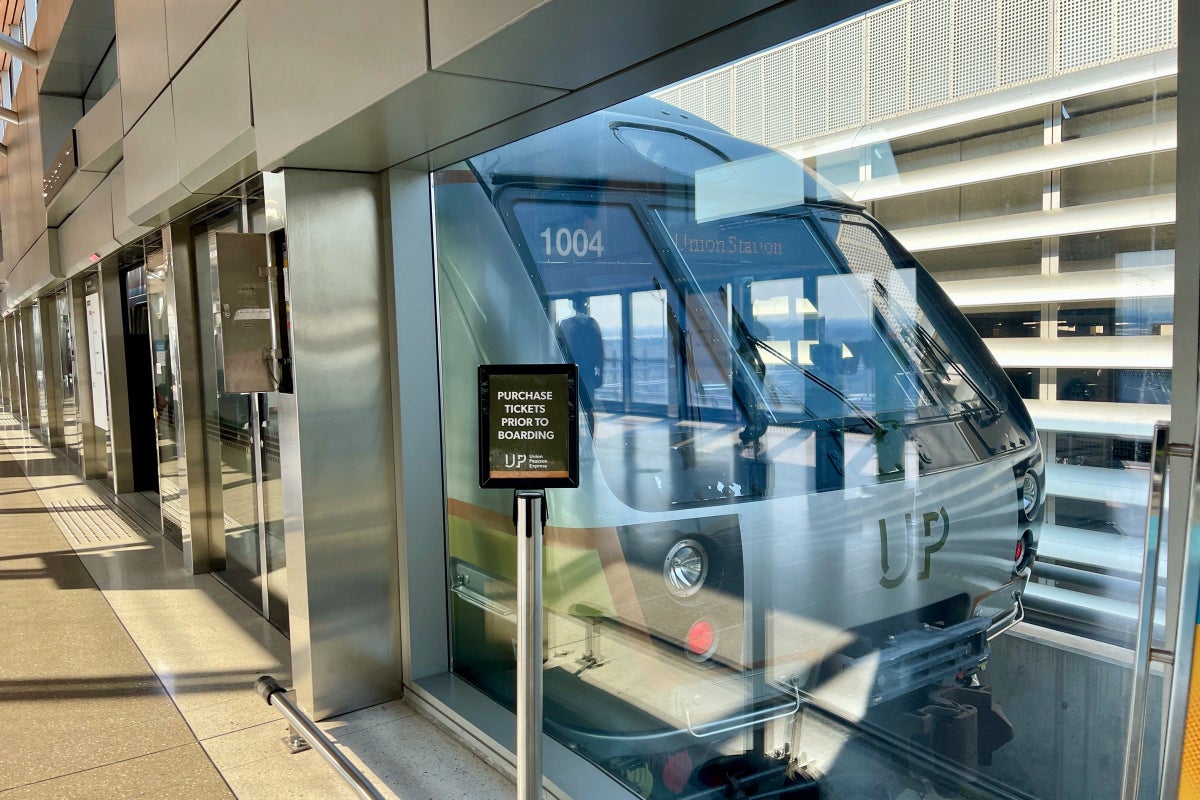 Riding Toronto's UP Express airport train from YYZ to Toronto - The ...