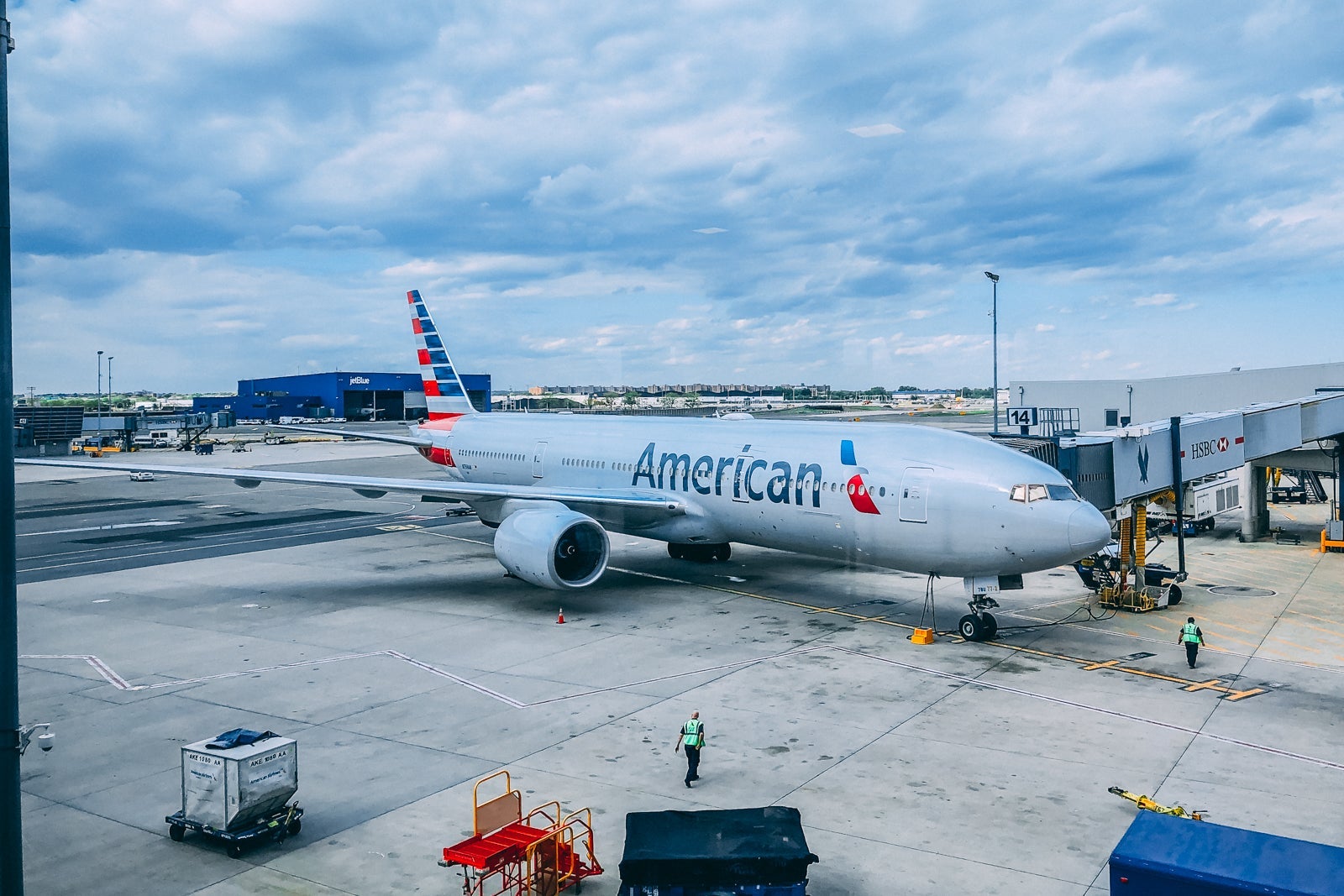 The best ways to use points and miles to fly from the US to Australia ...