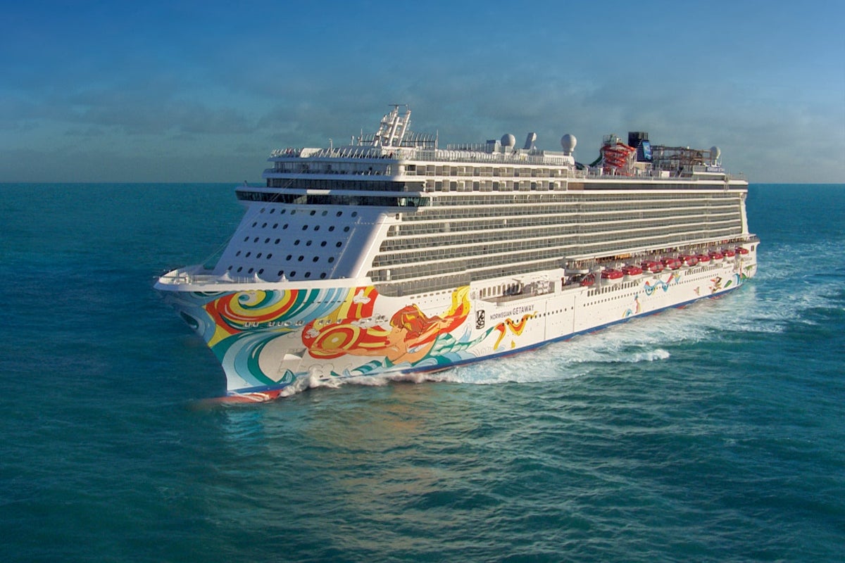 Norwegian Cruise Line ships ranked by size from biggest to smallest ...