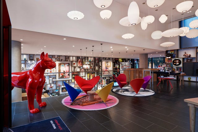 With chic and compact rooms, CitizenM is bringing 'affordable luxury ...