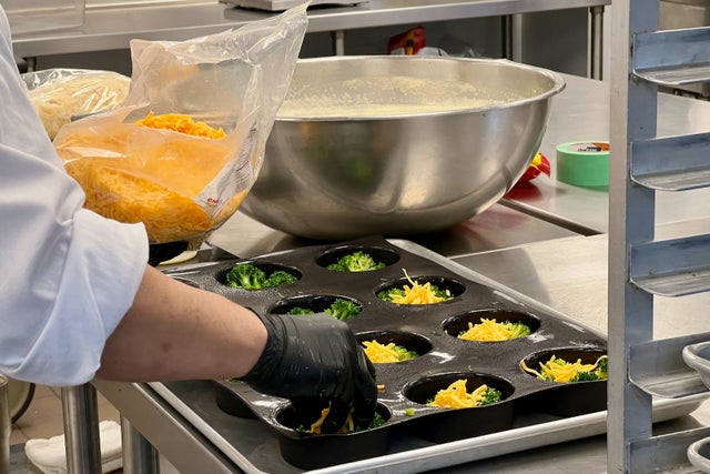 Behind the scenes of how Delta’s inflight meals are prepared - The ...