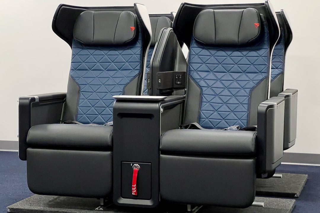 Delta's futuristic first-class recliners are coming to the Boeing 737 ...