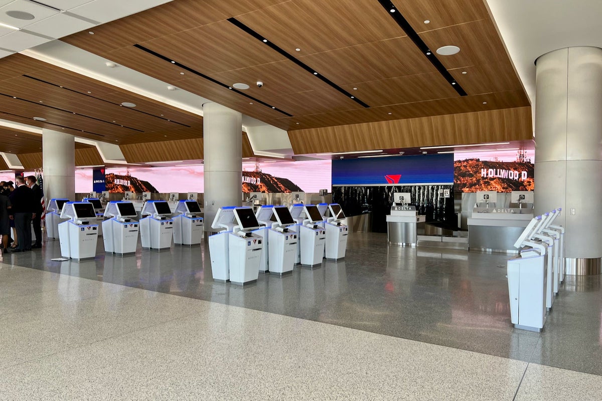 Touring Delta's new 'Sky Way' at LAX, the 1st phase of an overhauled 27 ...