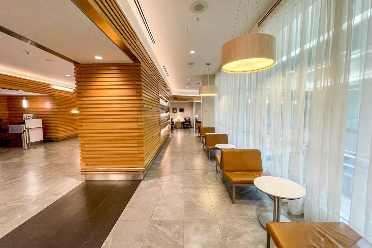 Choosing the best airport lounge at MIA - The Points Guy