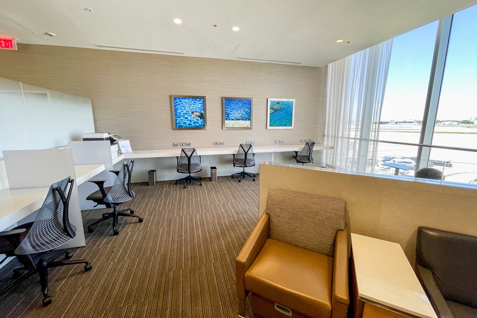 Choosing the best airport lounge at MIA - The Points Guy