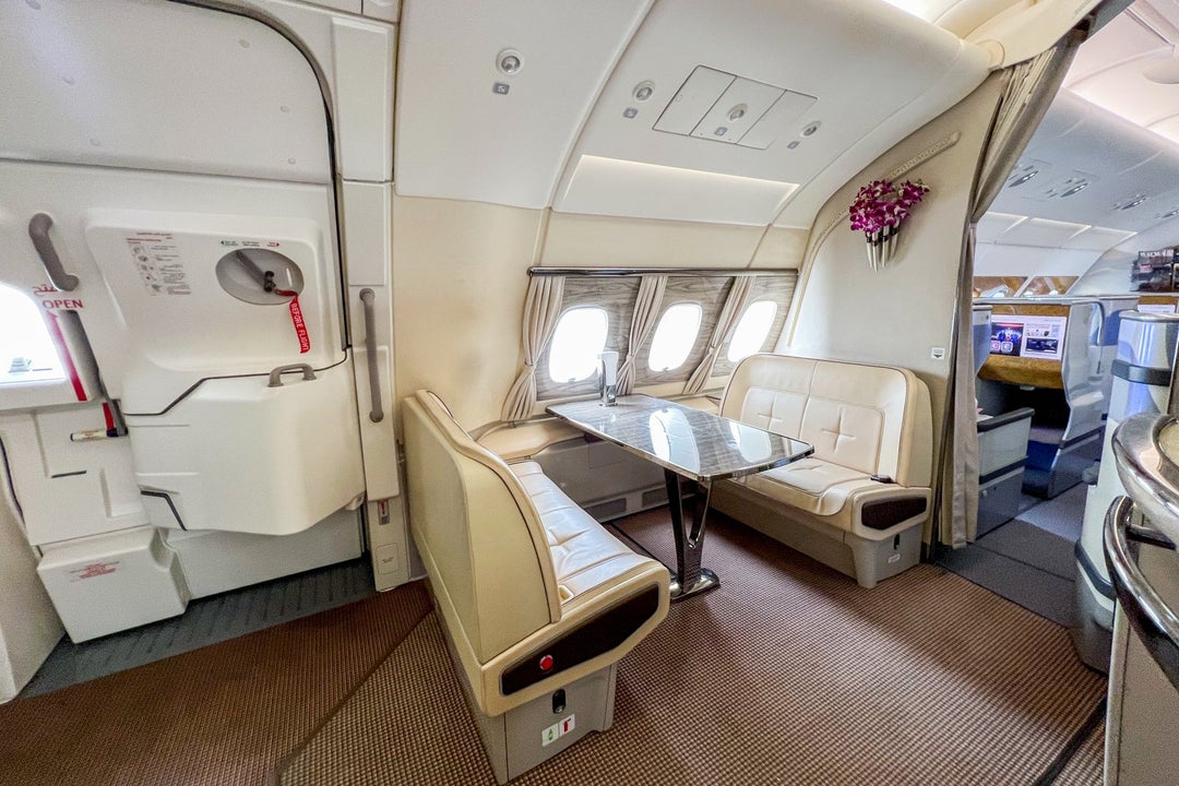 Emirates A380 onboard bar and lounge guide - The Points Guy