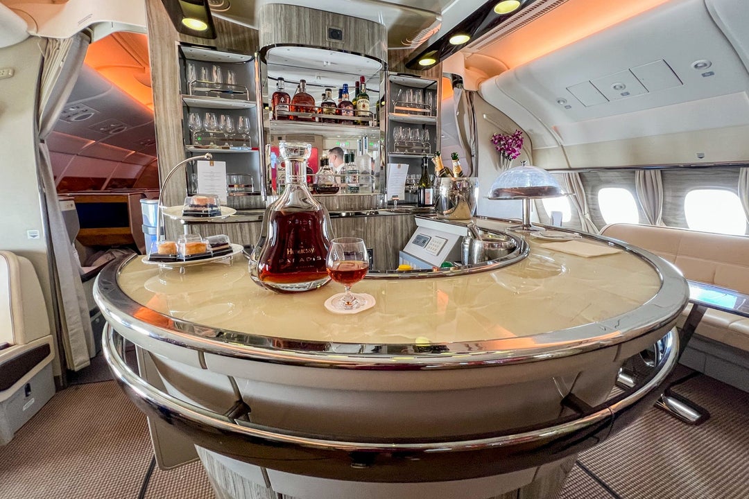 Emirates A380 onboard bar and lounge guide - The Points Guy