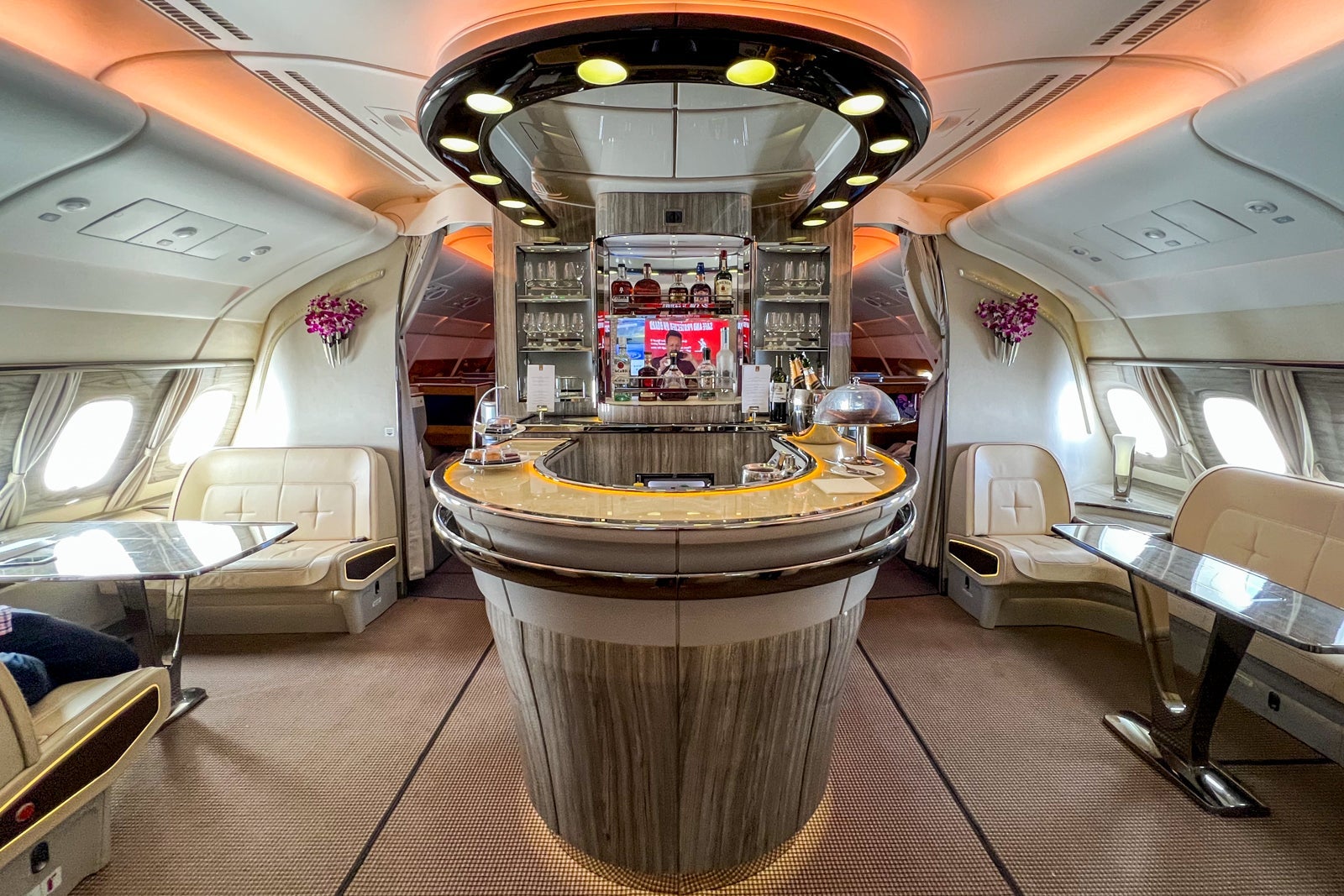 Emirates A380 onboard bar and lounge guide - The Points Guy