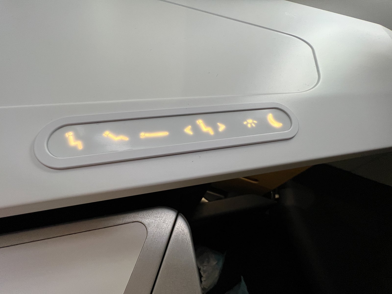 Doors, wireless charging and 4K video: A first look at Air France's new ...