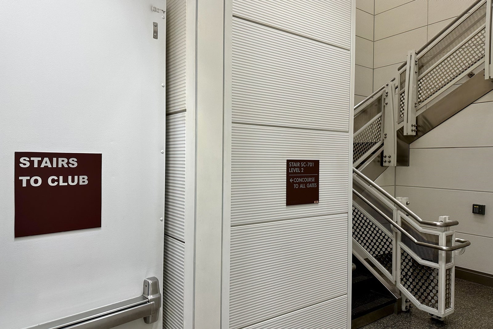 Inside American's stunning new DCA Admirals Club, the first of its kind ...
