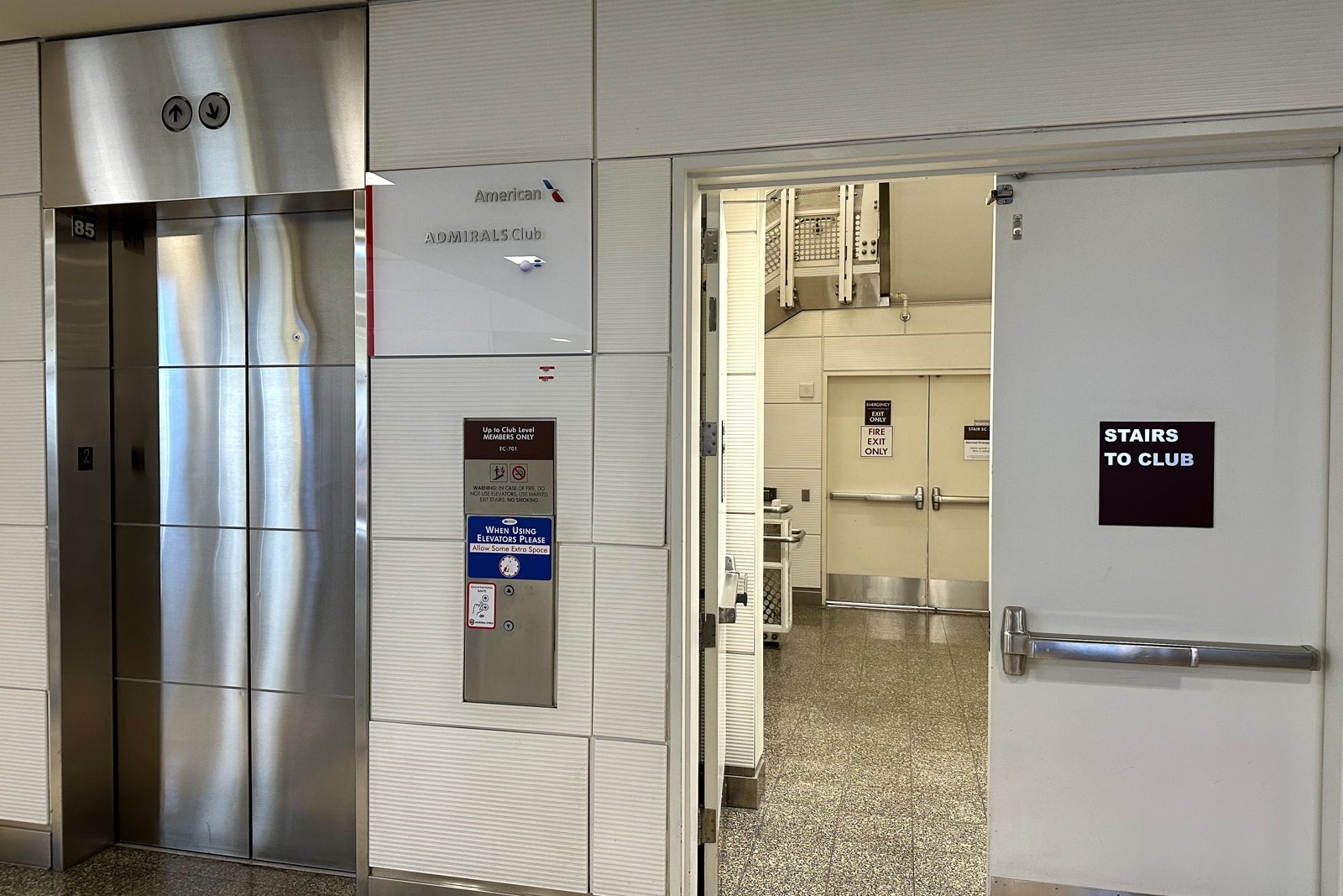 Inside American's stunning new DCA Admirals Club, the first of its kind ...