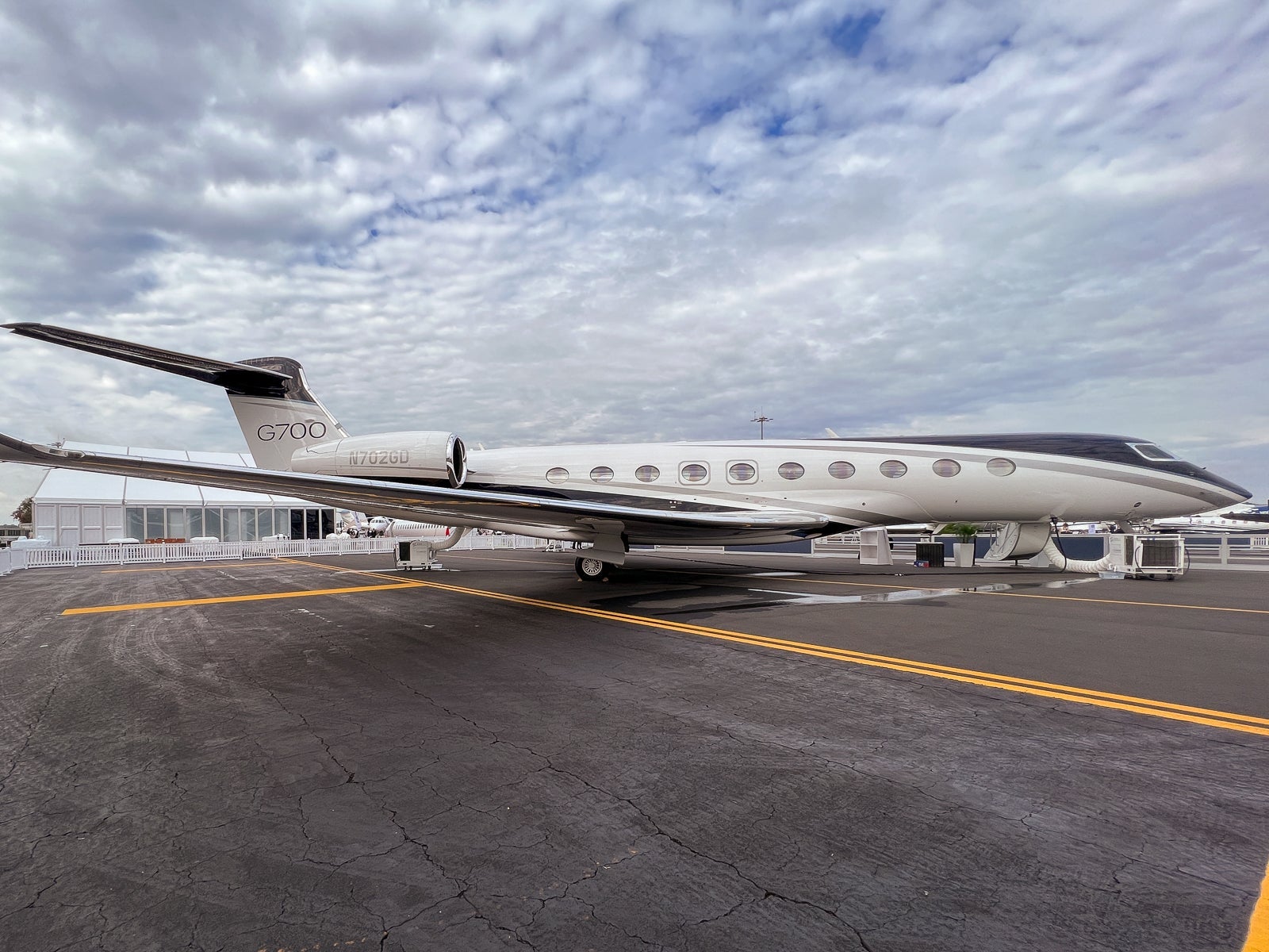 A look inside Gulfstream's awe-inspiring $75 million G700 private jet - The Points Guy