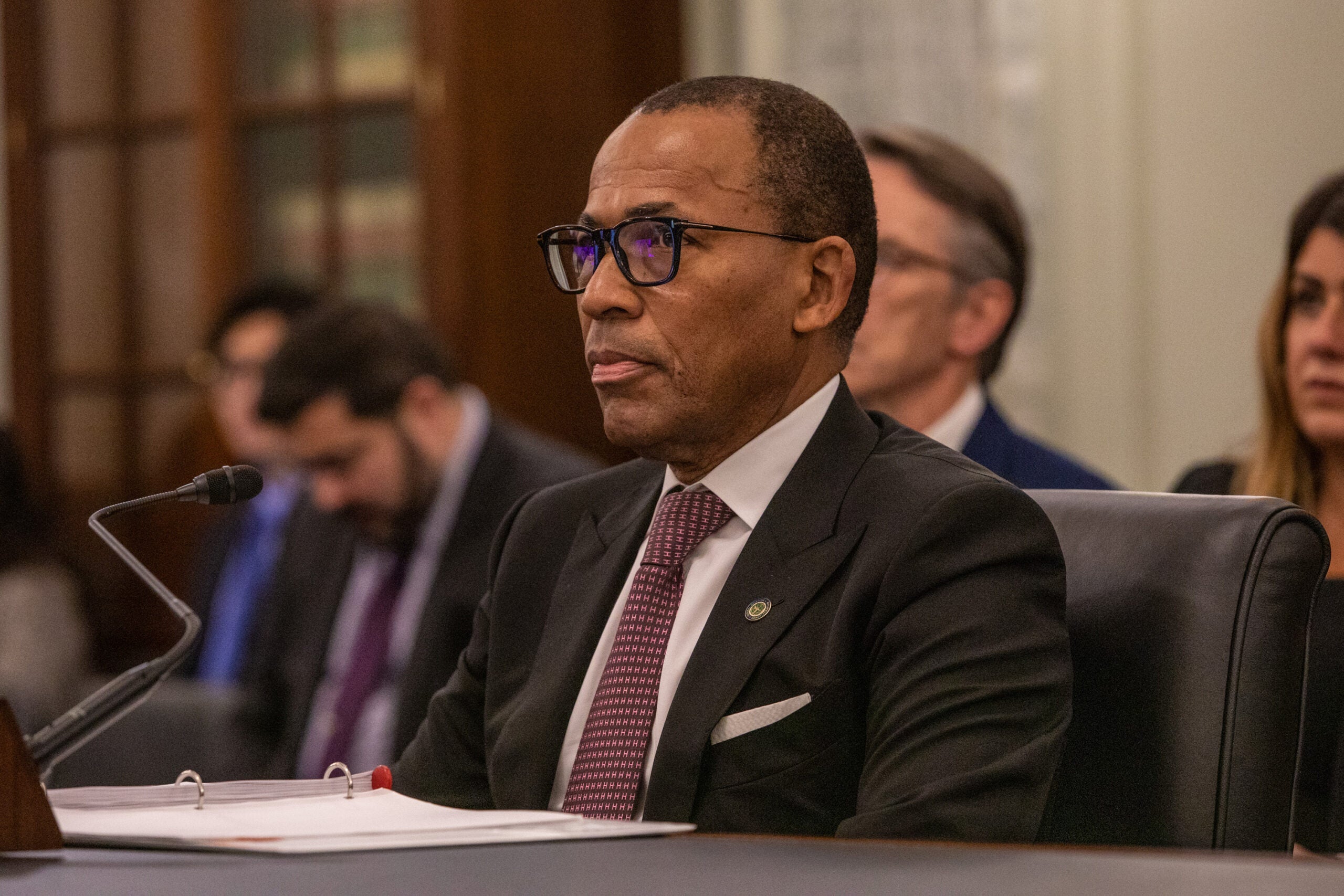 Senate presses FAA chief on computer outage and near-miss safety ...