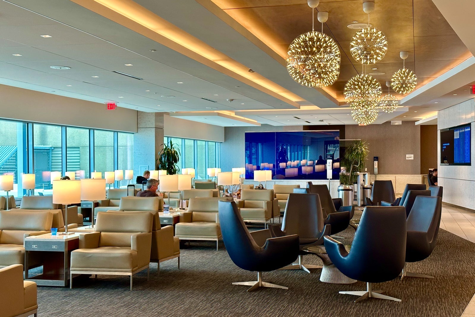 United to close lounge in Houston, but there's good news - The Points Guy