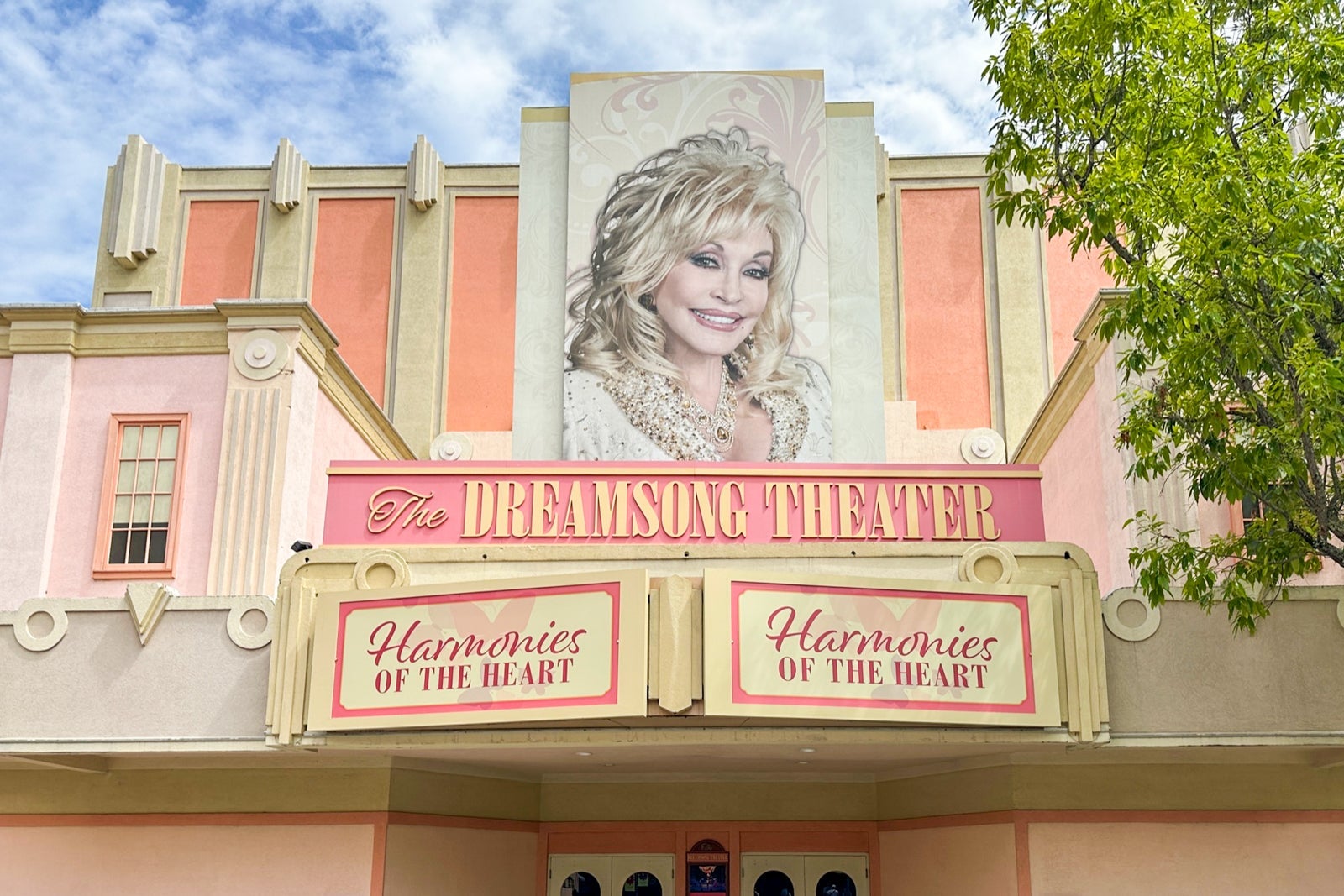 Dollywood: Everything you need to know about the food, fun and family ...