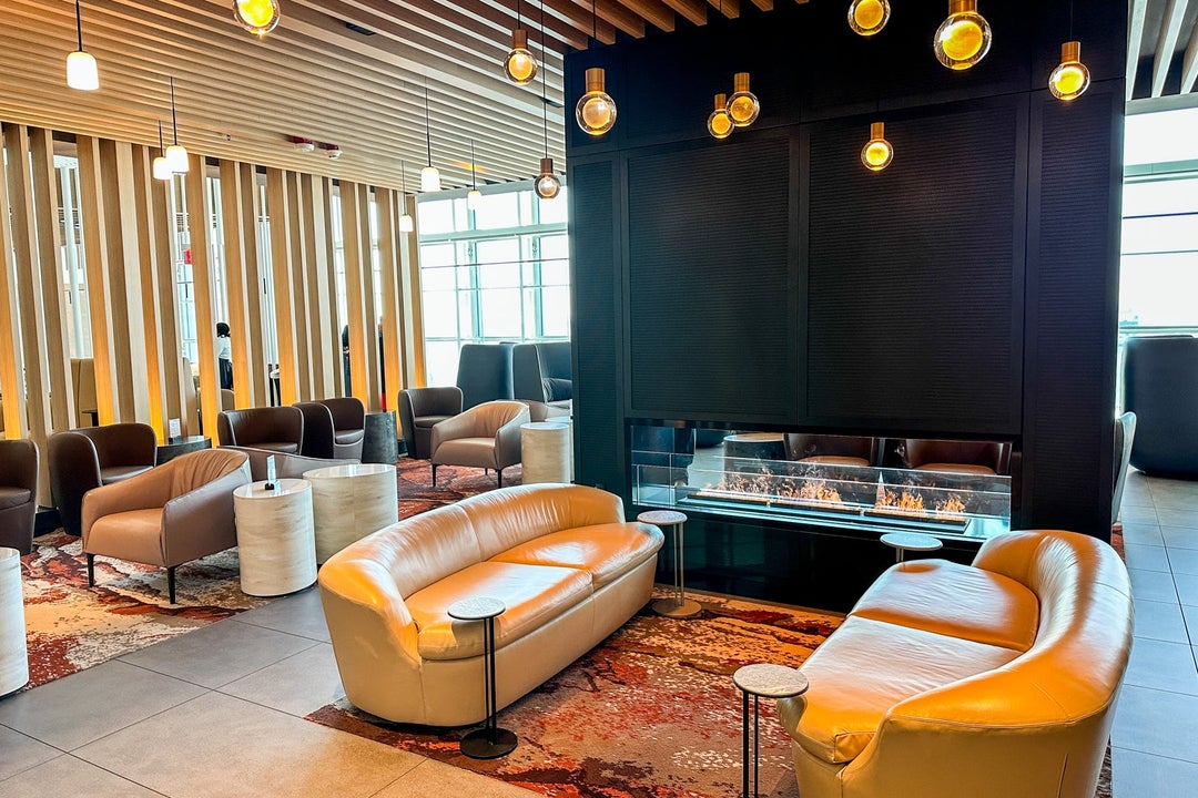 How to choose a credit card for airport lounge access - The Points Guy