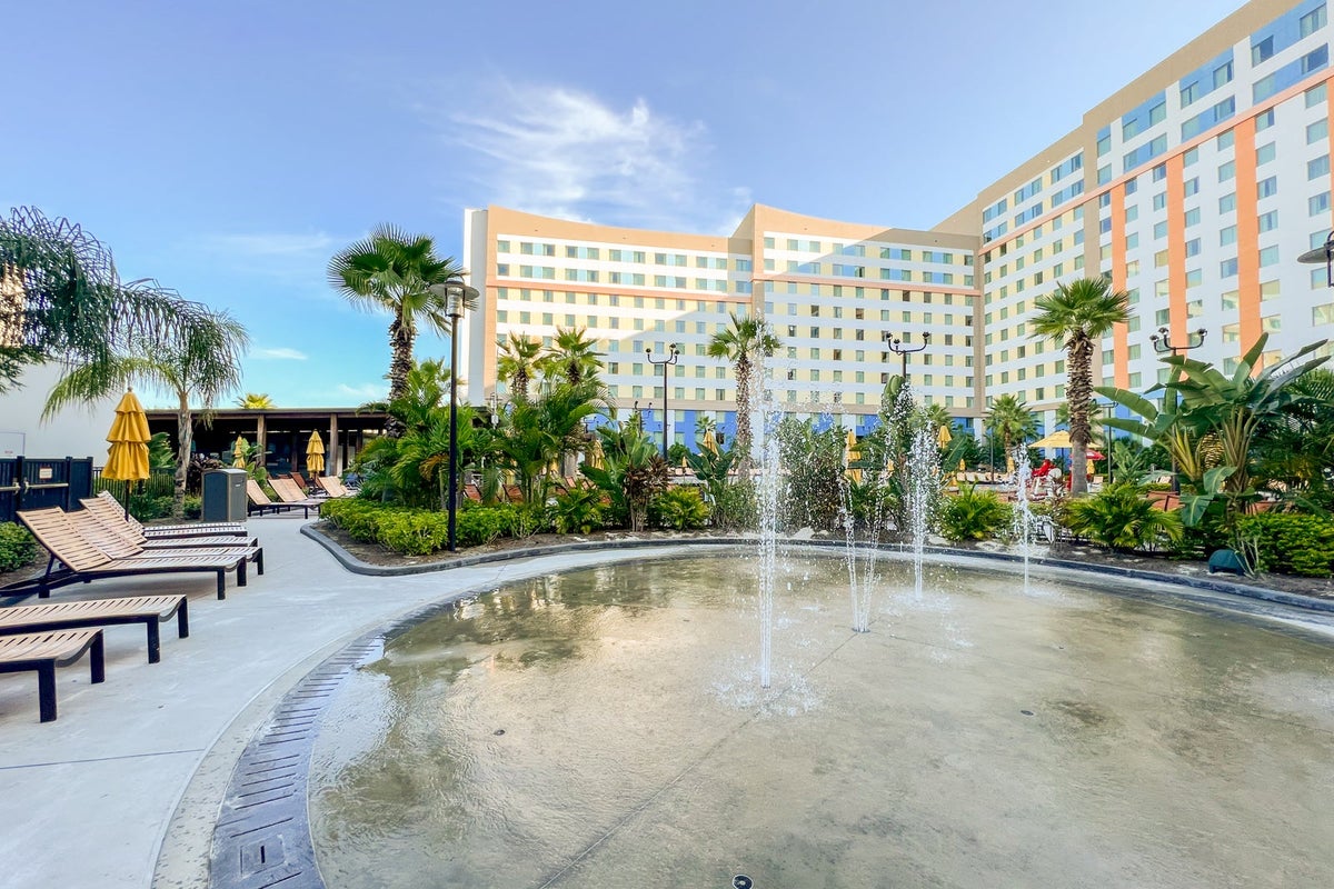 Universal's Endless Summer Resort — Dockside Inn and Suites: What it's ...